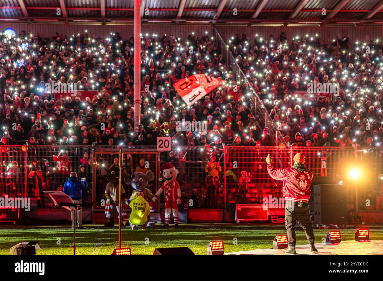 Cottbus, Germany. 21st Dec, 2024. Alexander Knappe sings together with ...