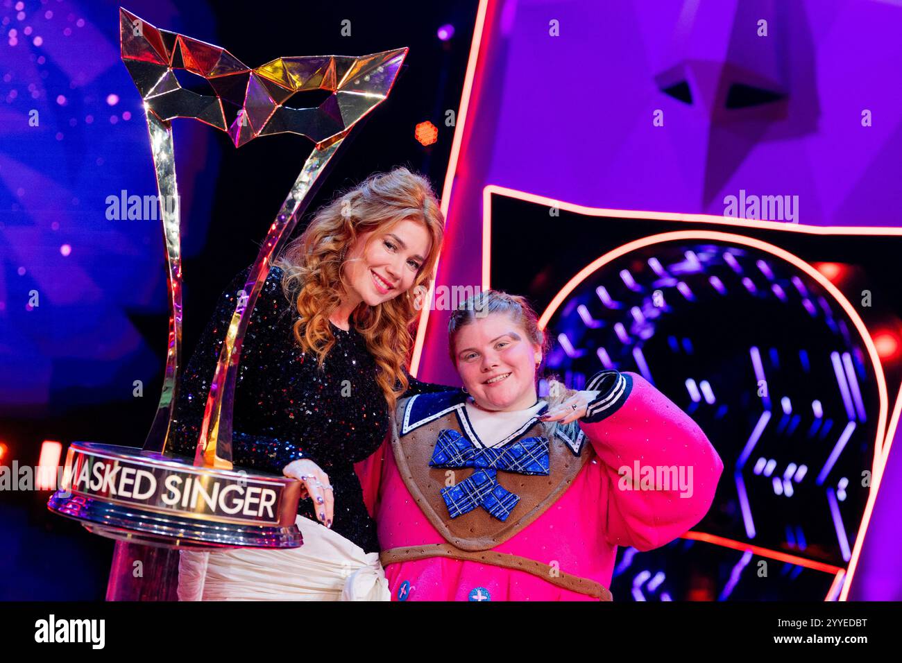 22 December 2024, North Rhine-Westphalia, Cologne: Singer Loi stands on ...