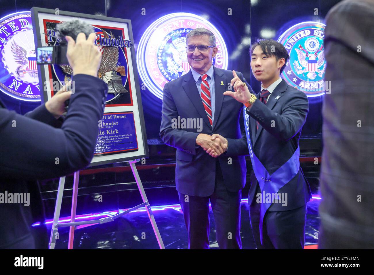 Phoenix, USA. 21st Dec, 2024. General Flynn talks to attendees at ...