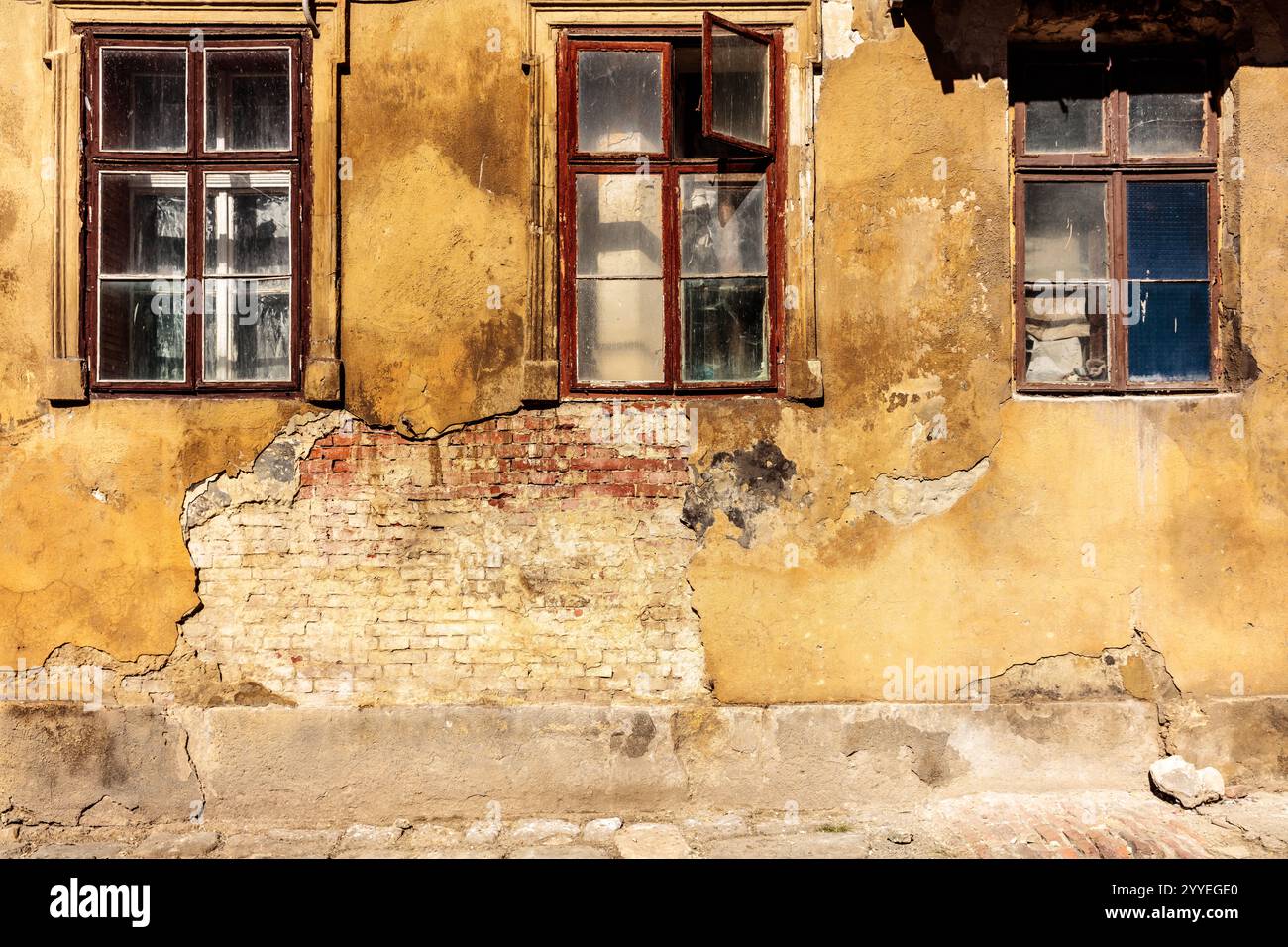 Texture brick wall windows hi-res stock photography and images - Alamy