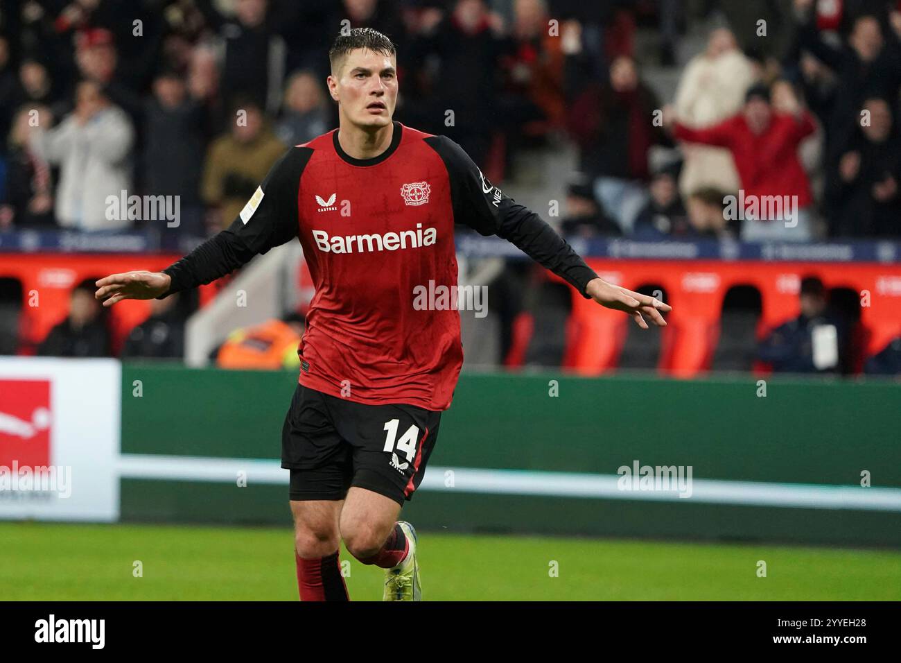 Fussball, 1.BL Saison 2024/2025 Bayer 04 Leverkusen vs SC Freiburg, Bayarena Leverkusen Patrik ...