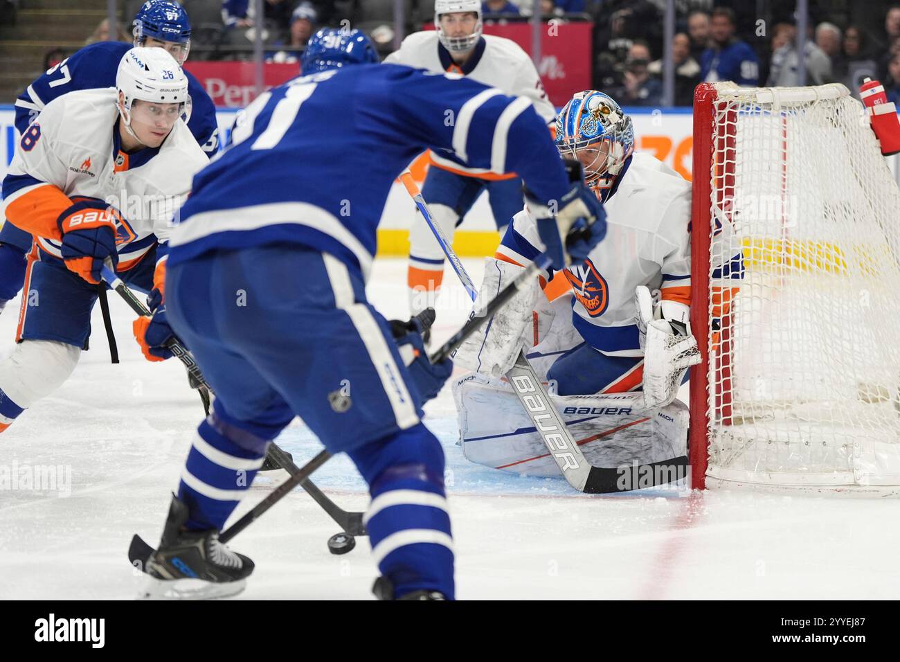 Toronto Maple Leafs center John Tavares (91), New York Islanders ...
