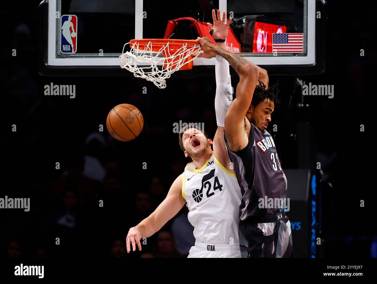 Brooklyn Nets center Nic Claxton (33) dunks against Utah Jazz center ...
