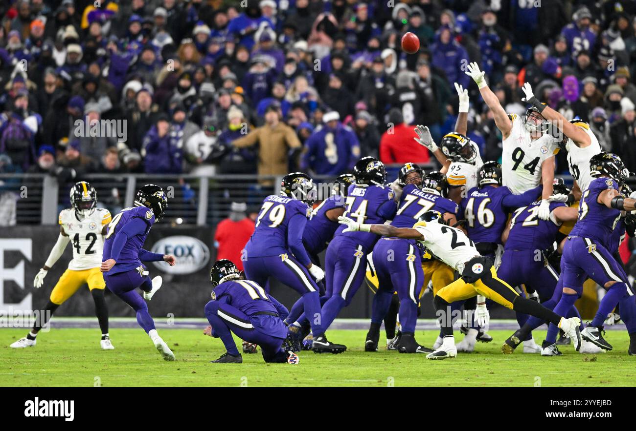 Pittsburgh steelers kicks touchdown hi-res stock photography and images ...