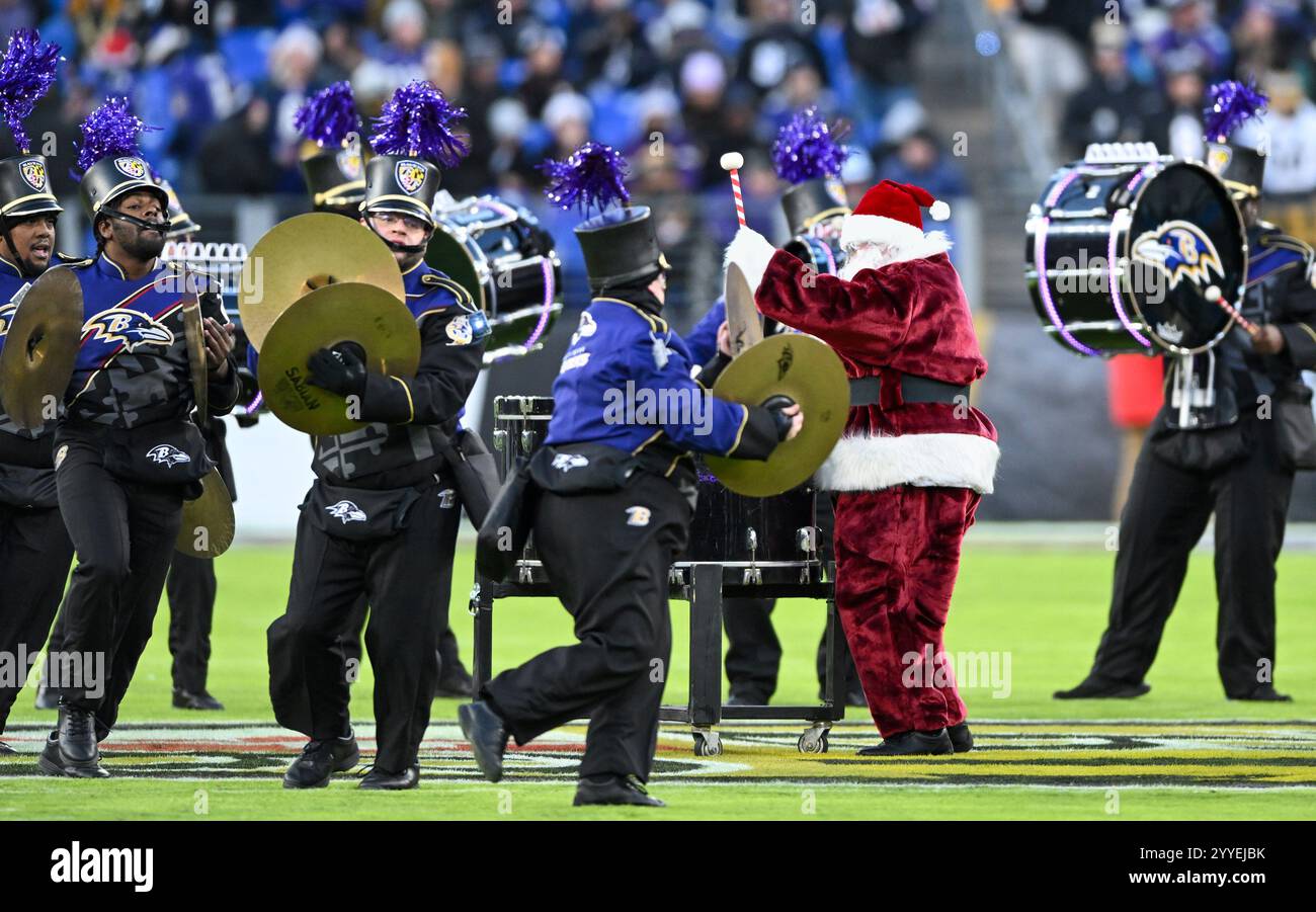 Baltimore, United States. 21st Dec, 2024. Santa Claus assists the ...