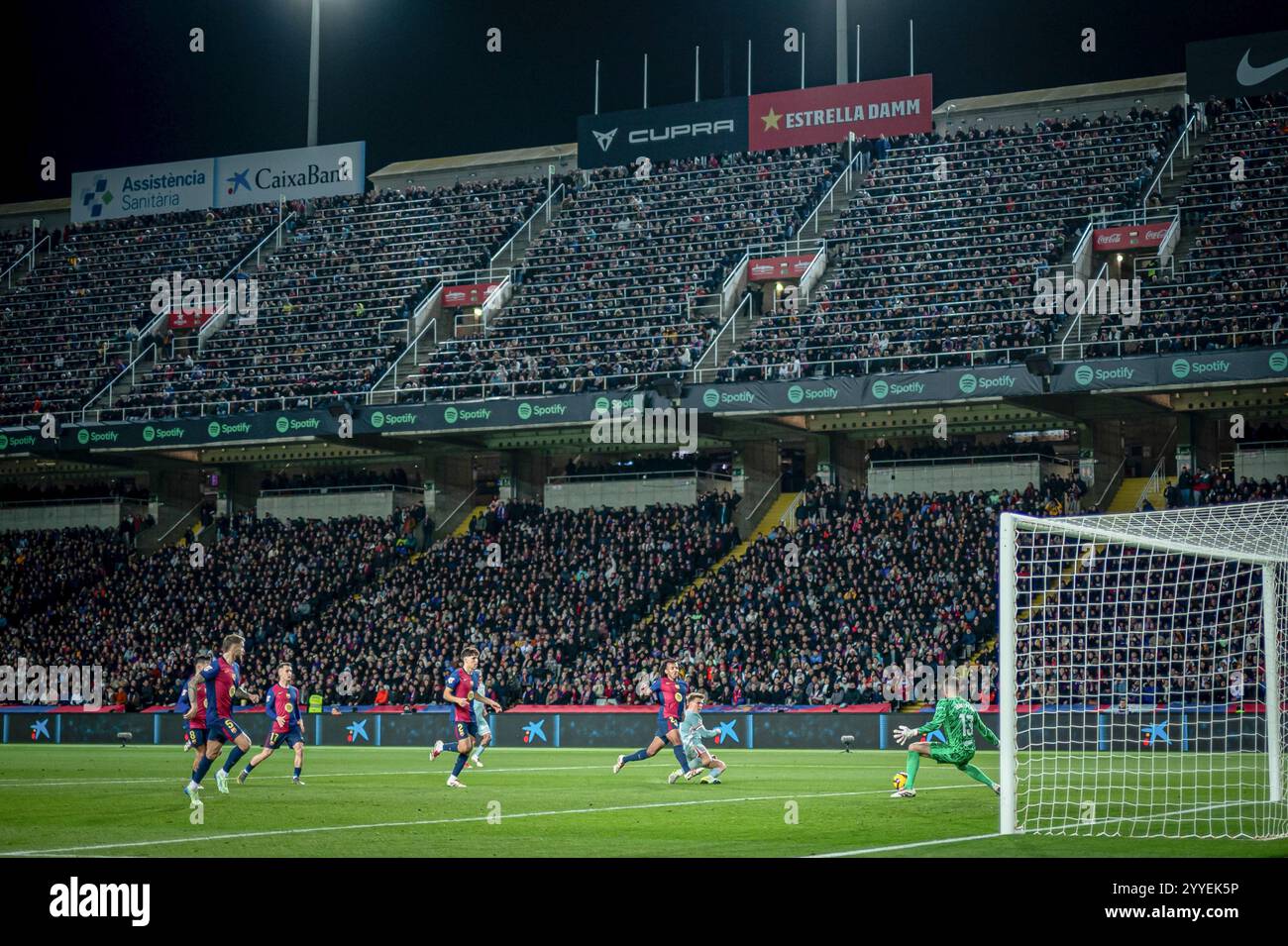 Madrid, Spain. 21st Dec, 2024. Goalkeeper Iñaki Peña (FC Barcelona ...