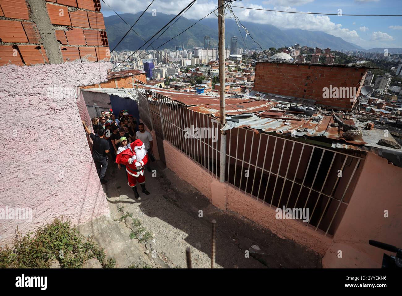 Caracas, Venezuela. 21st Dec, 2024. A man dressed as Santa Claus ...