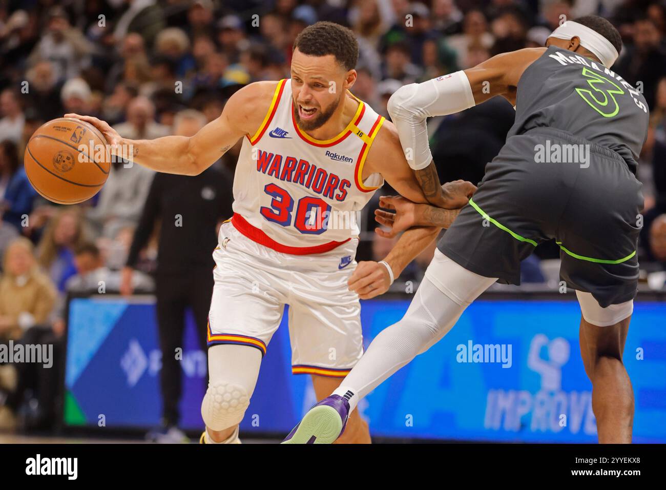Golden State Warriors guard Stephen Curry (30) works around Minnesota ...