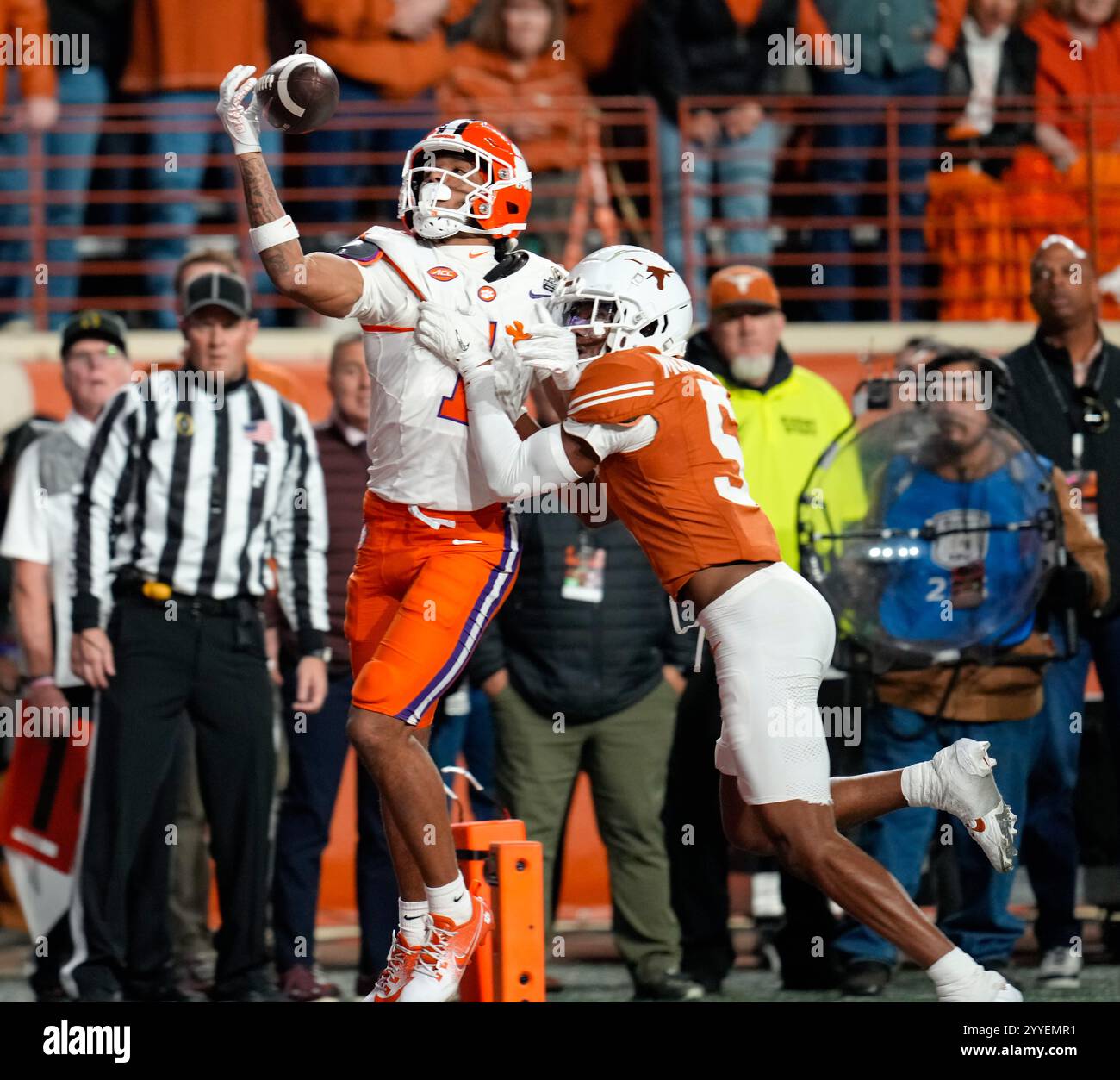 Austin, Texas, USA. 21st Dec, 2024. Clemson wide receiver T.J. Moore (1) attempts to bring in a ...