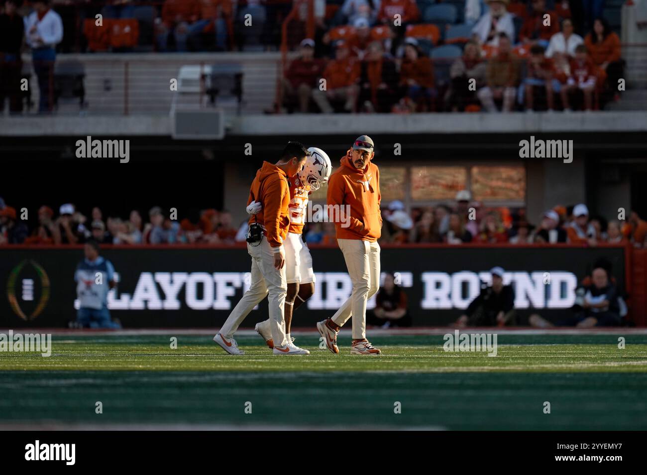Austin, Texas, USA. 21st Dec, 2024. Texas running back Quintrevion ...