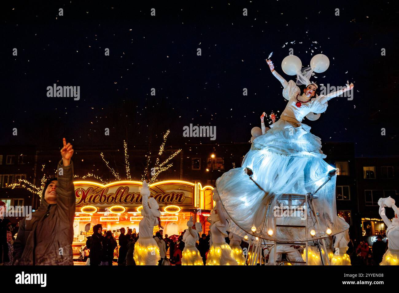 Nijmegen, Netherlands. 21st Dec, 2024. A little boy looks at the ...