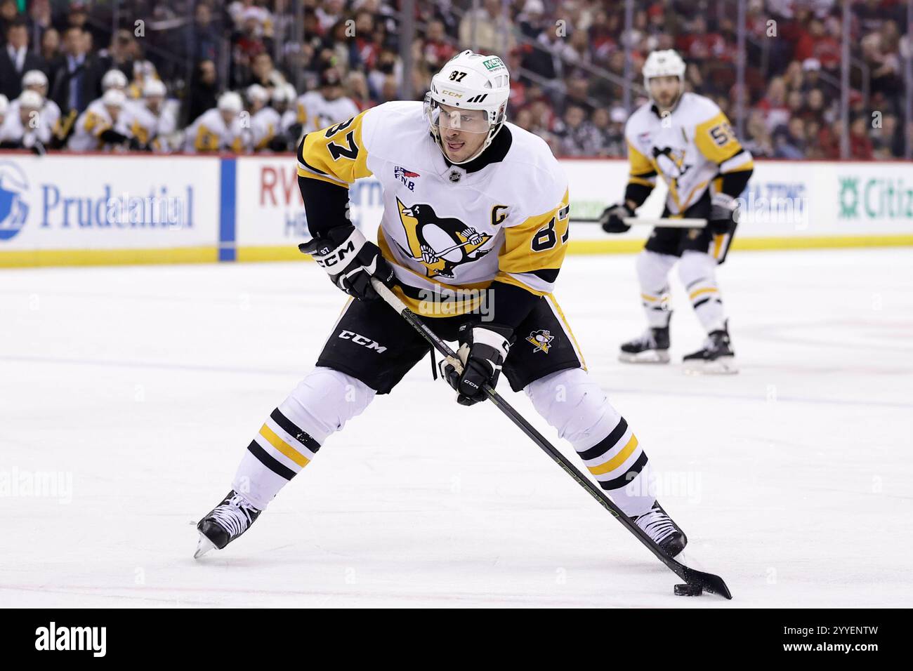 Pittsburgh Penguins center Sidney Crosby (87) shoots the puck during ...