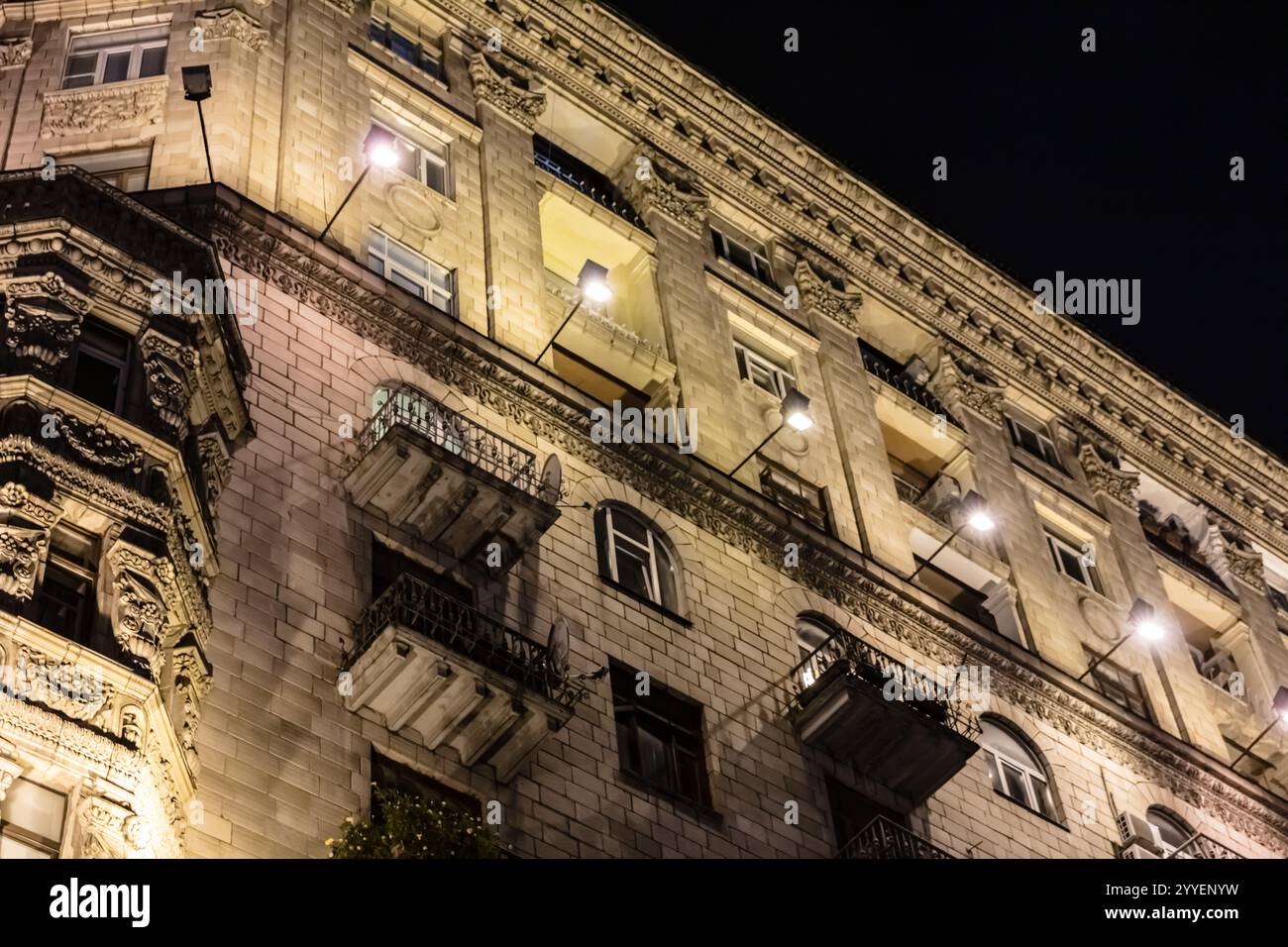 Tall building many windows lit hi-res stock photography and images - Alamy