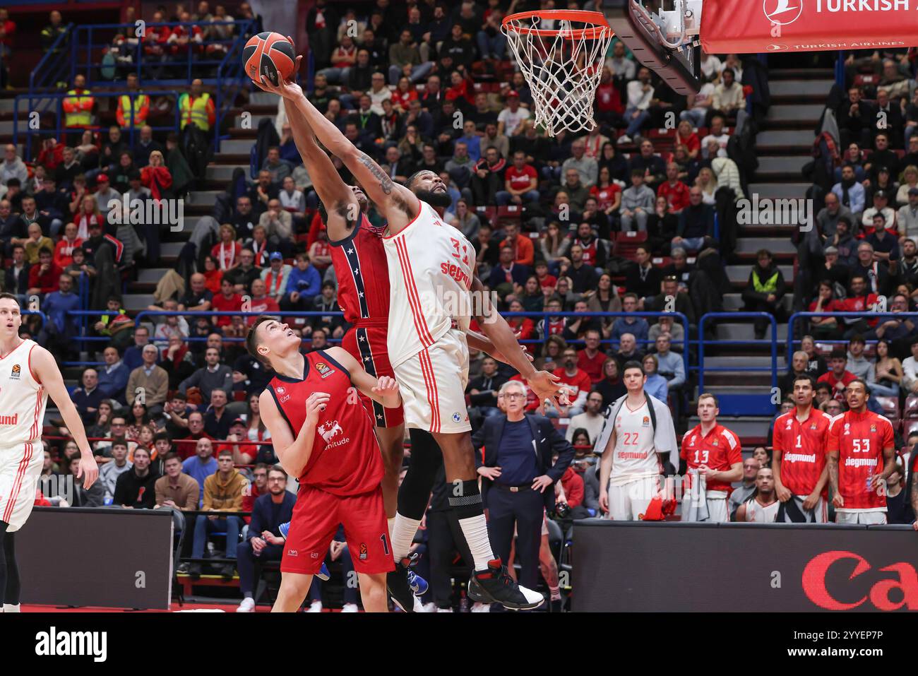 Milan, Italy. 21st Dec, 2024. Italy, Milan, 2024-12-20: Devin Booker ...