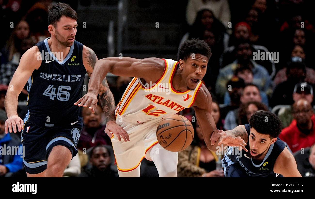 Atlanta Hawks forward De'Andre Hunter (12) moves the ball against ...