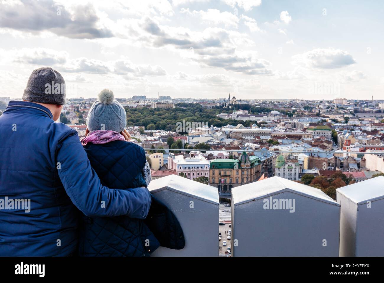 Woman standing on ledge city hi-res stock photography and images - Alamy