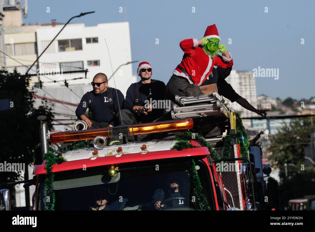 The Grinch and firefighters during the Christmas Caravan in the city of ...