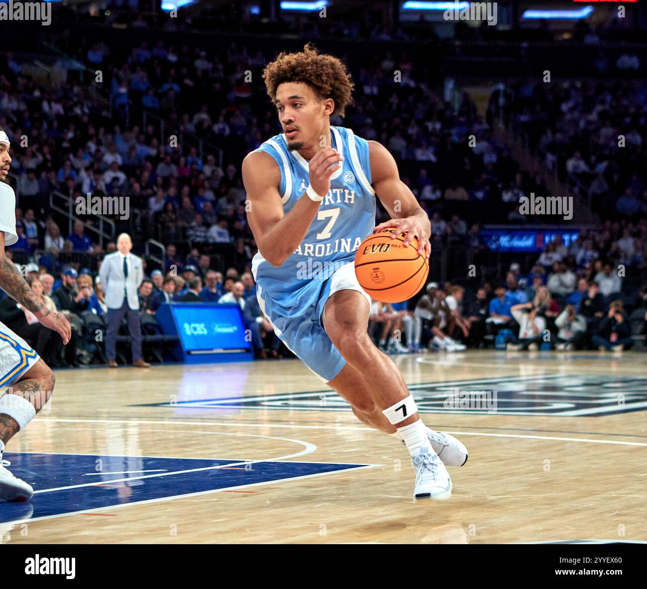North Carolina Tar Heels guard Seth Trimble (7) penetrates toward the ...