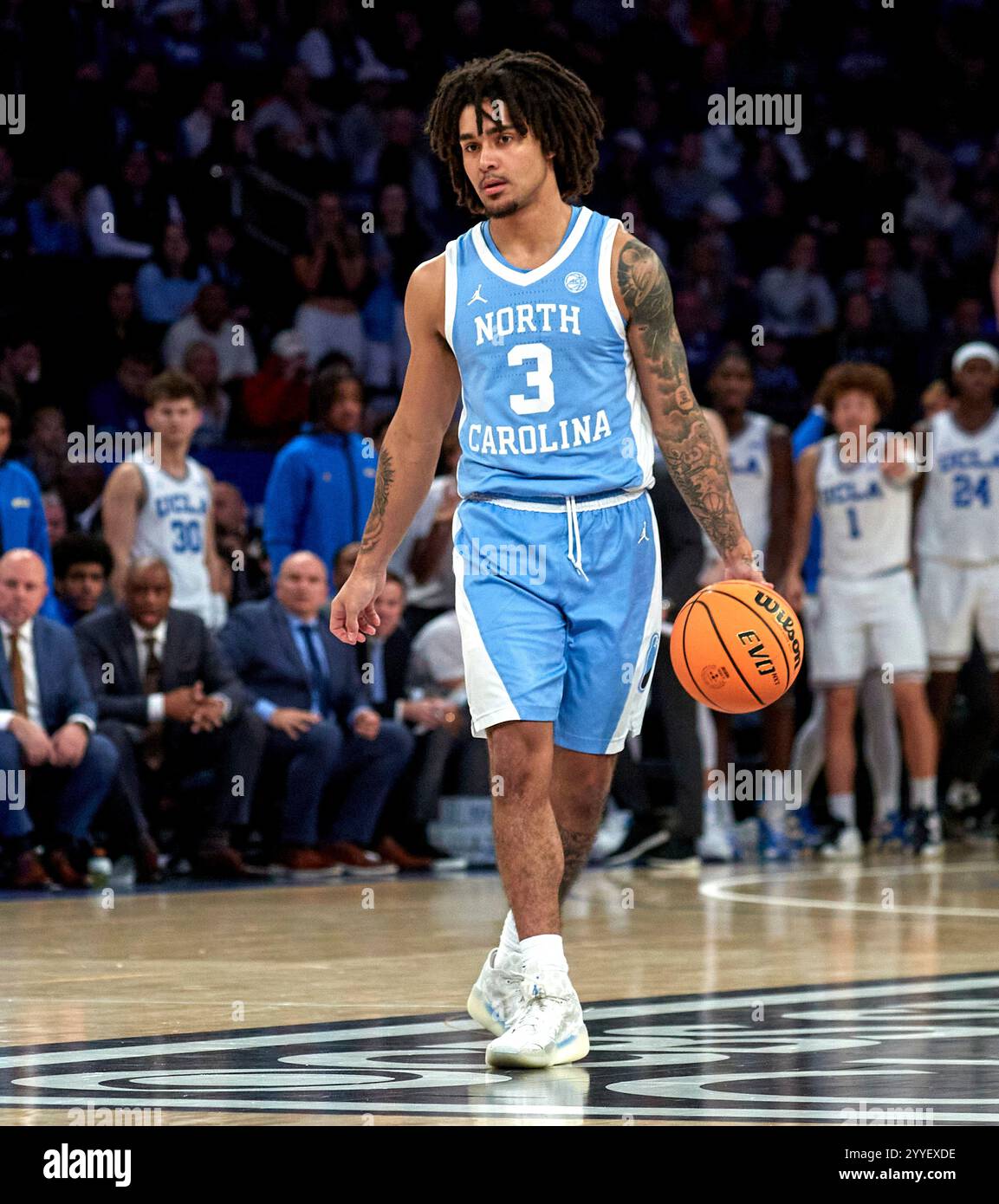 North Carolina Tar Heels guard Elliot Cadeau (3) brings the ball up ...