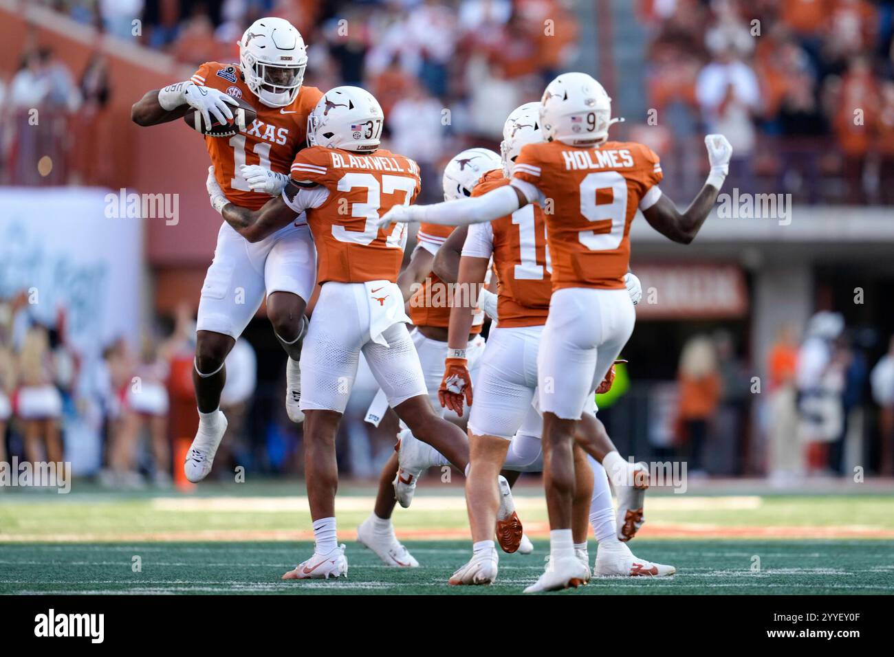 Austin, Texas. 21st Dec, 2024. Texas edge Colin Simmons (11) celebrates ...