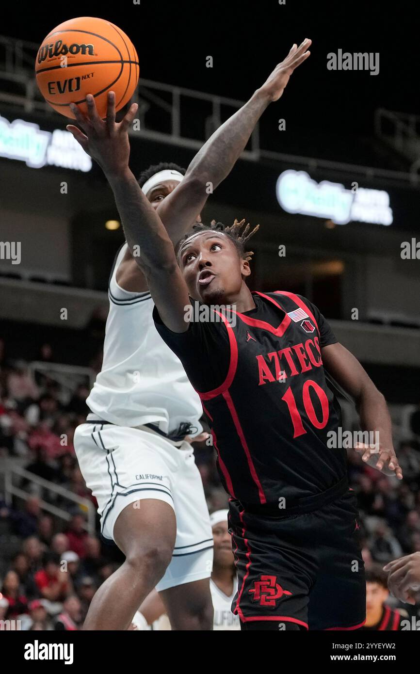 San Diego State guard BJ Davis (10) shoots against California forward ...