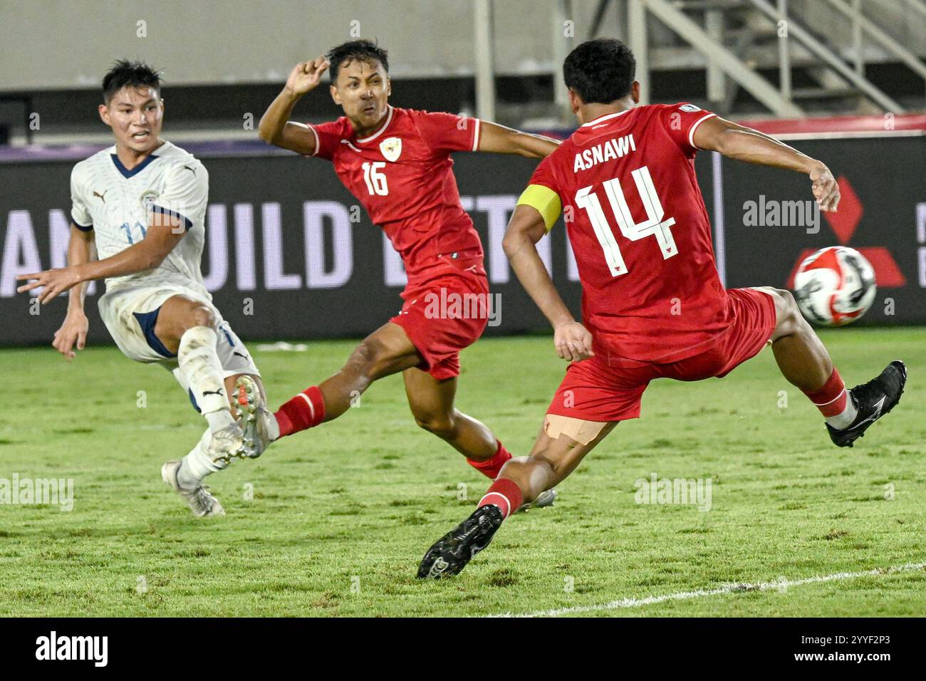 Surakarta, Indonesia. 21st Dec, 2024. Uriel Reyes Dalapo (L) of the Philippines shoots during ...