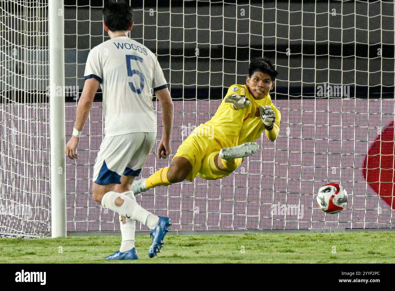Surakarta, Indonesia. 21st Dec, 2024. Cahya Supriadi (R), goalkeeper of ...