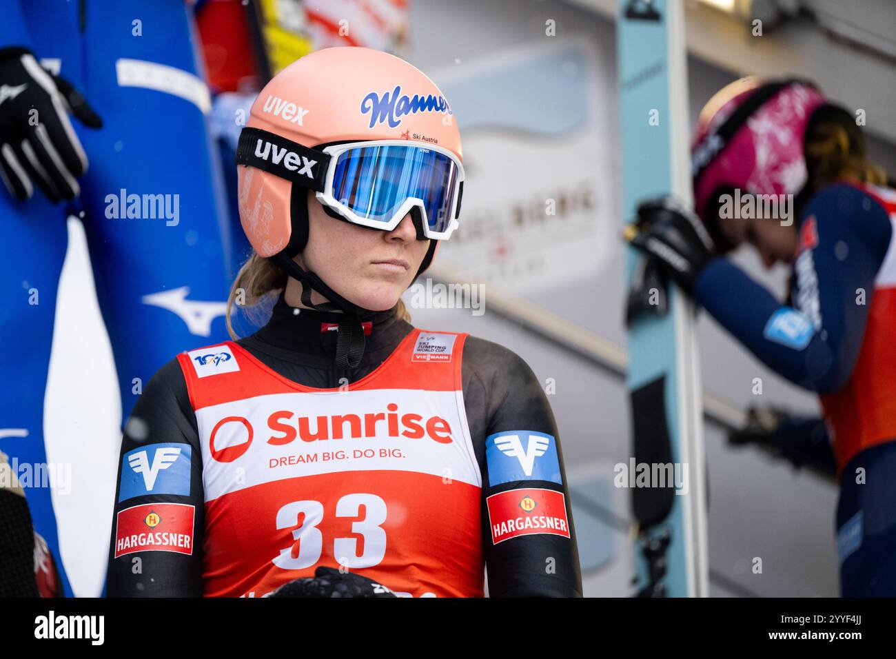 Sara Marita Kramer (Oesterreich) vor dem Sprung auf dem Schanzenturm ...