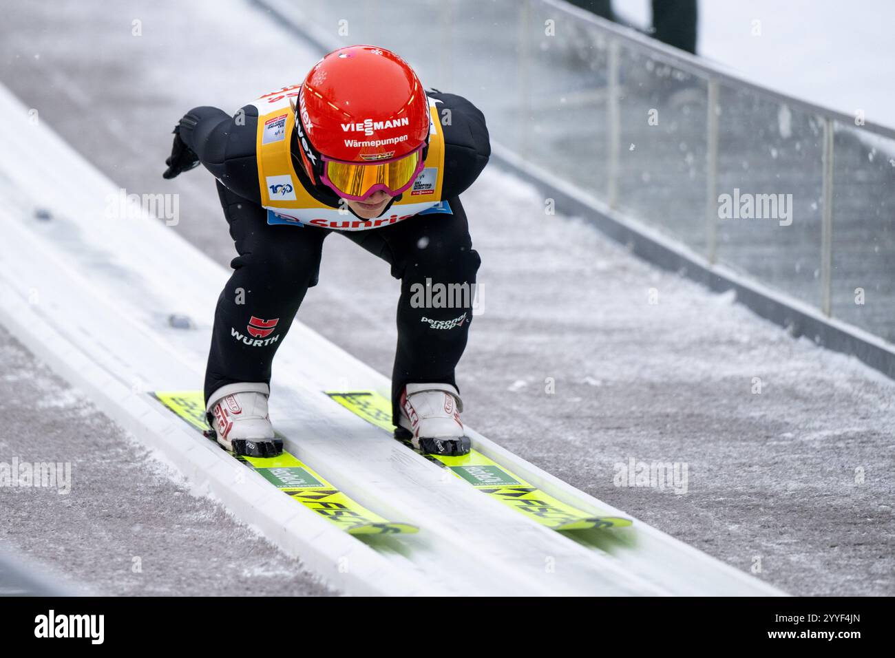 Katharina Schmid (Deutschland) im Anlauf, SUI, FIS Viessmsann Skisprung ...