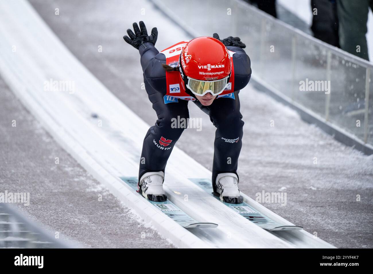 Selina Freitag (Deutschland) im Anlauf, SUI, FIS Viessmsann Skisprung ...