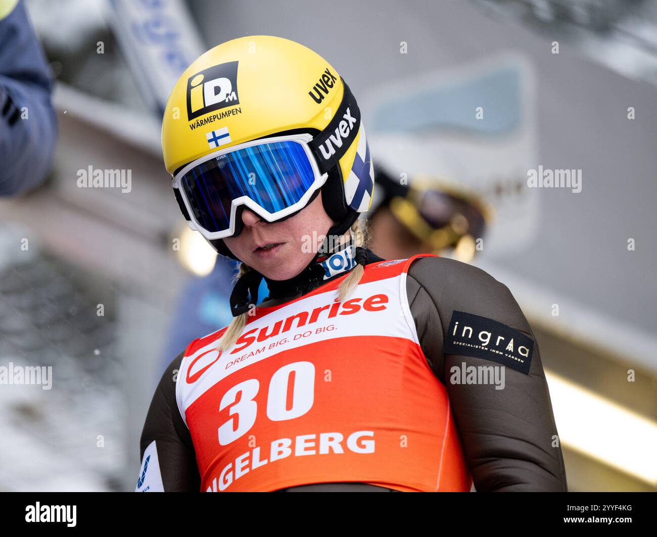 Julia Kykkaenen (Finnland) vor dem Sprung auf dem Schanzenturm, SUI ...