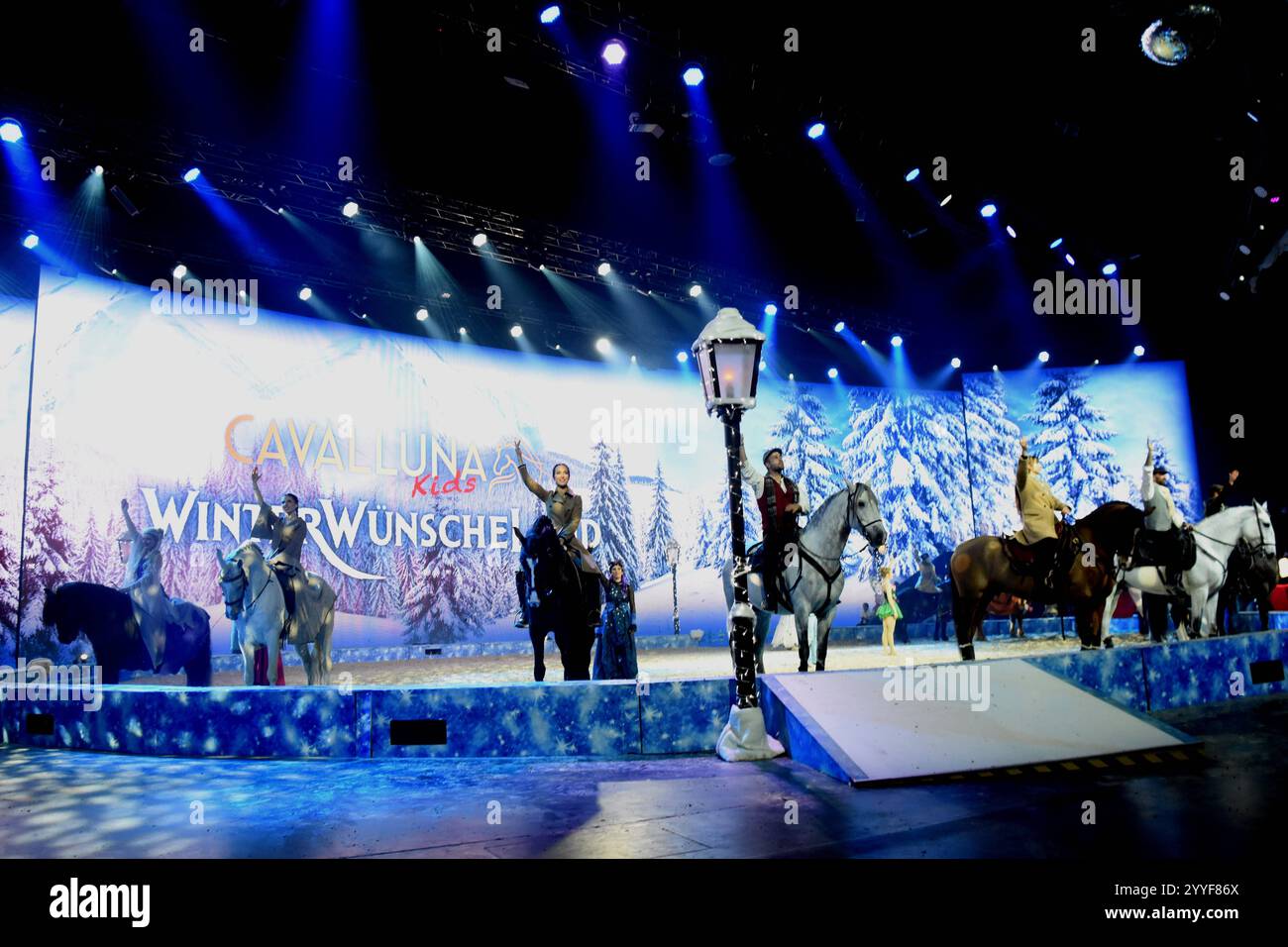Cavalluna Show Kuenstler Muenchen 21.12.2024. CAVALLUNA Kids Showpalast Muenchen, Hans-Jensen ...
