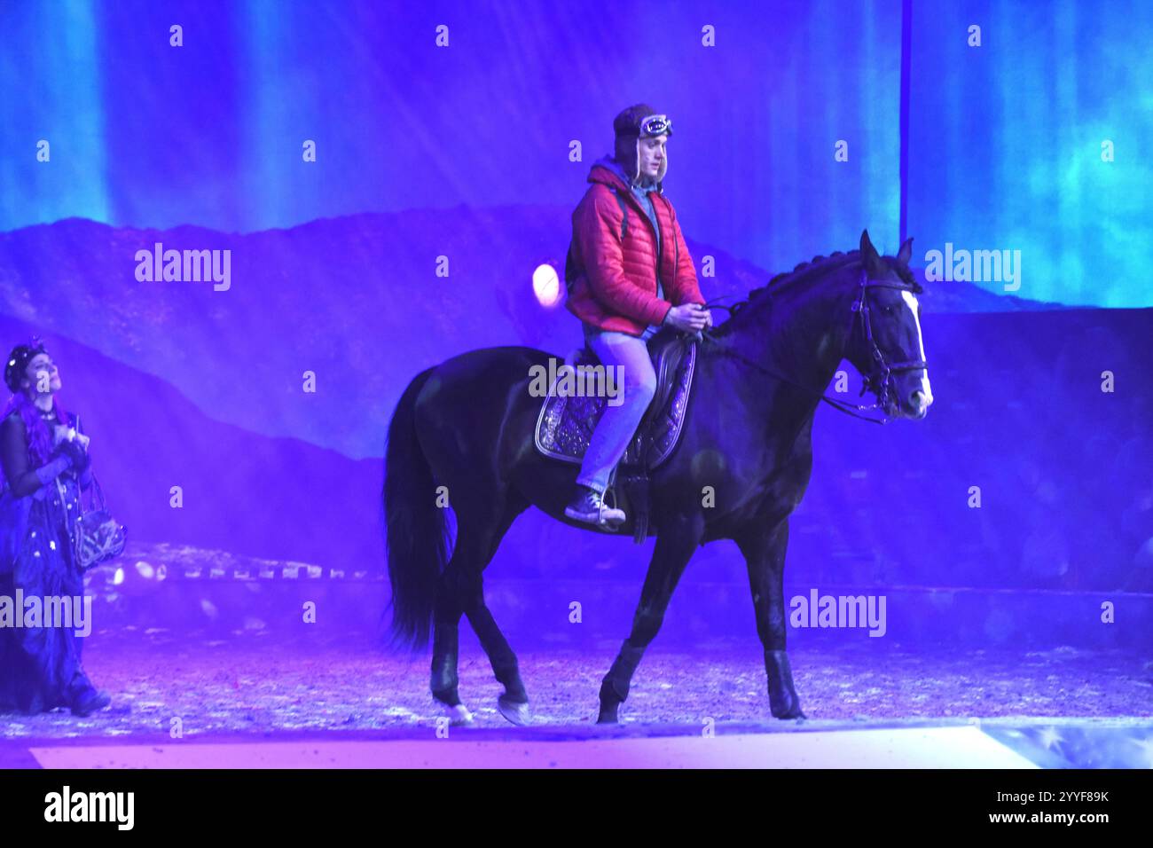 Adam Kupinski Cavalluna Kuenstler als Robert Muenchen 21.12.2024. CAVALLUNA Kids Showpalast ...