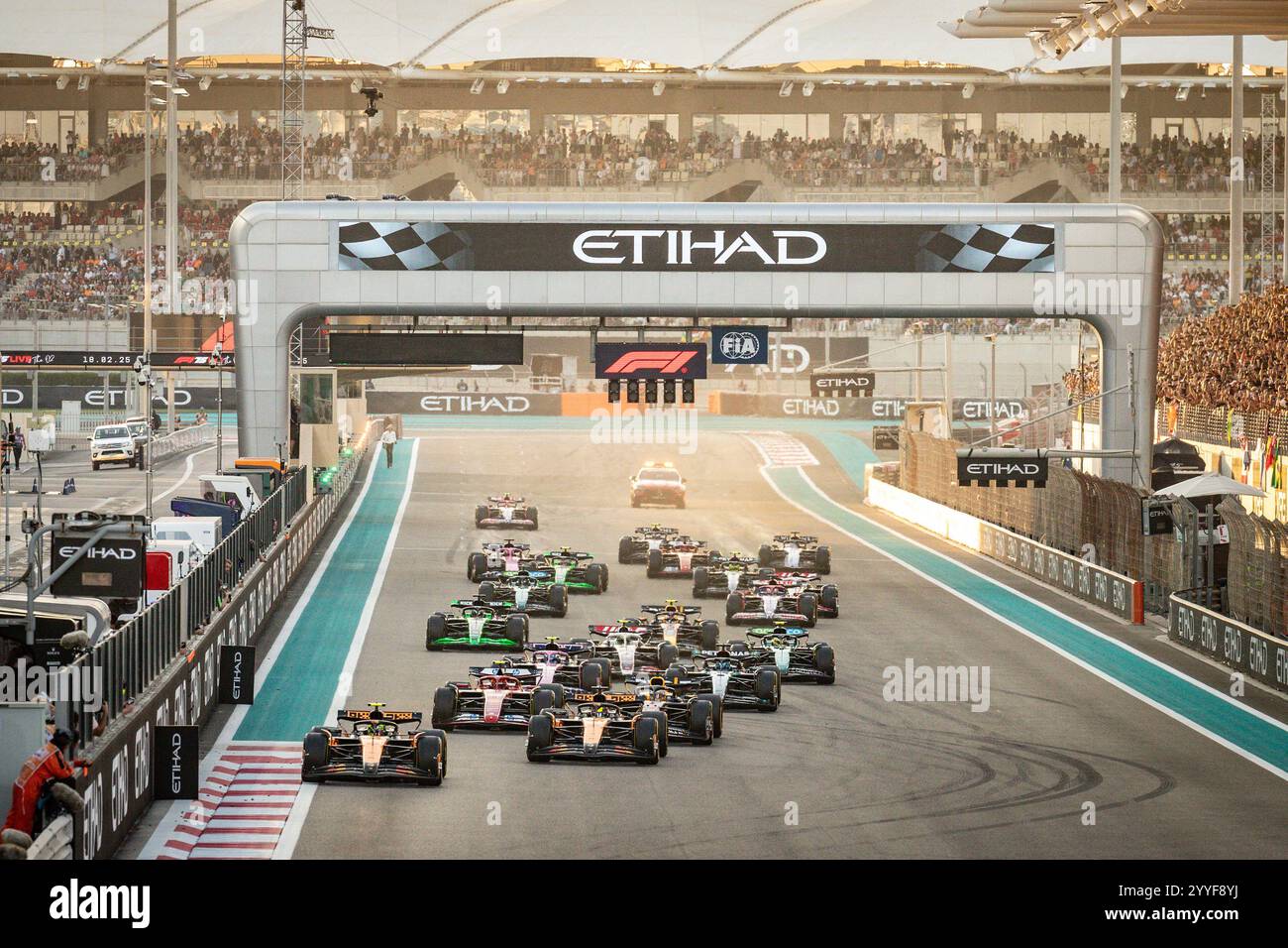 Yas Island, Abu Dhabi. 6-8 December 2024. F1 Abu Dhabi Grand Prix. Race Start Stock Photo - Alamy