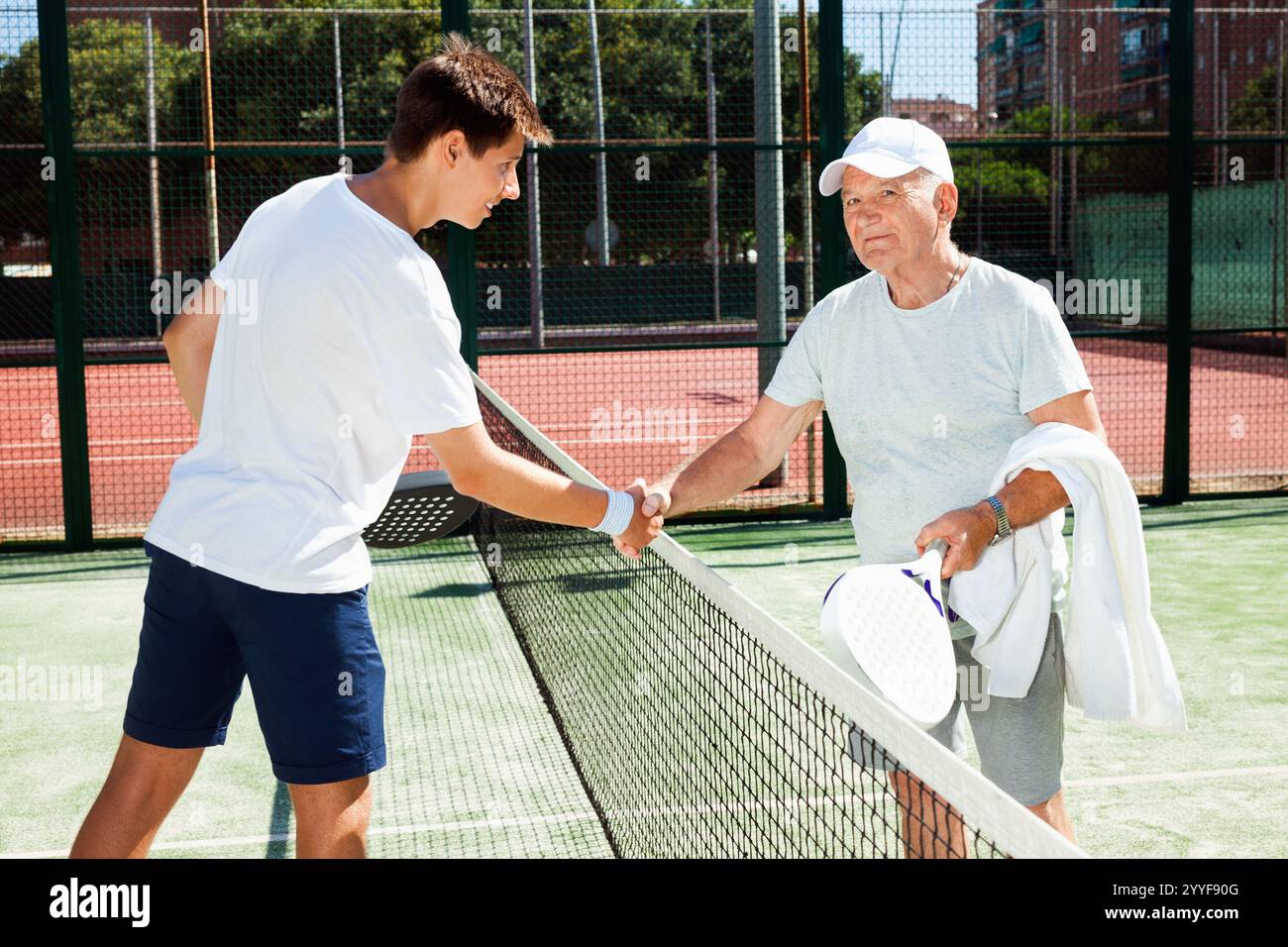 Men handshake padel court hi-res stock photography and images - Alamy