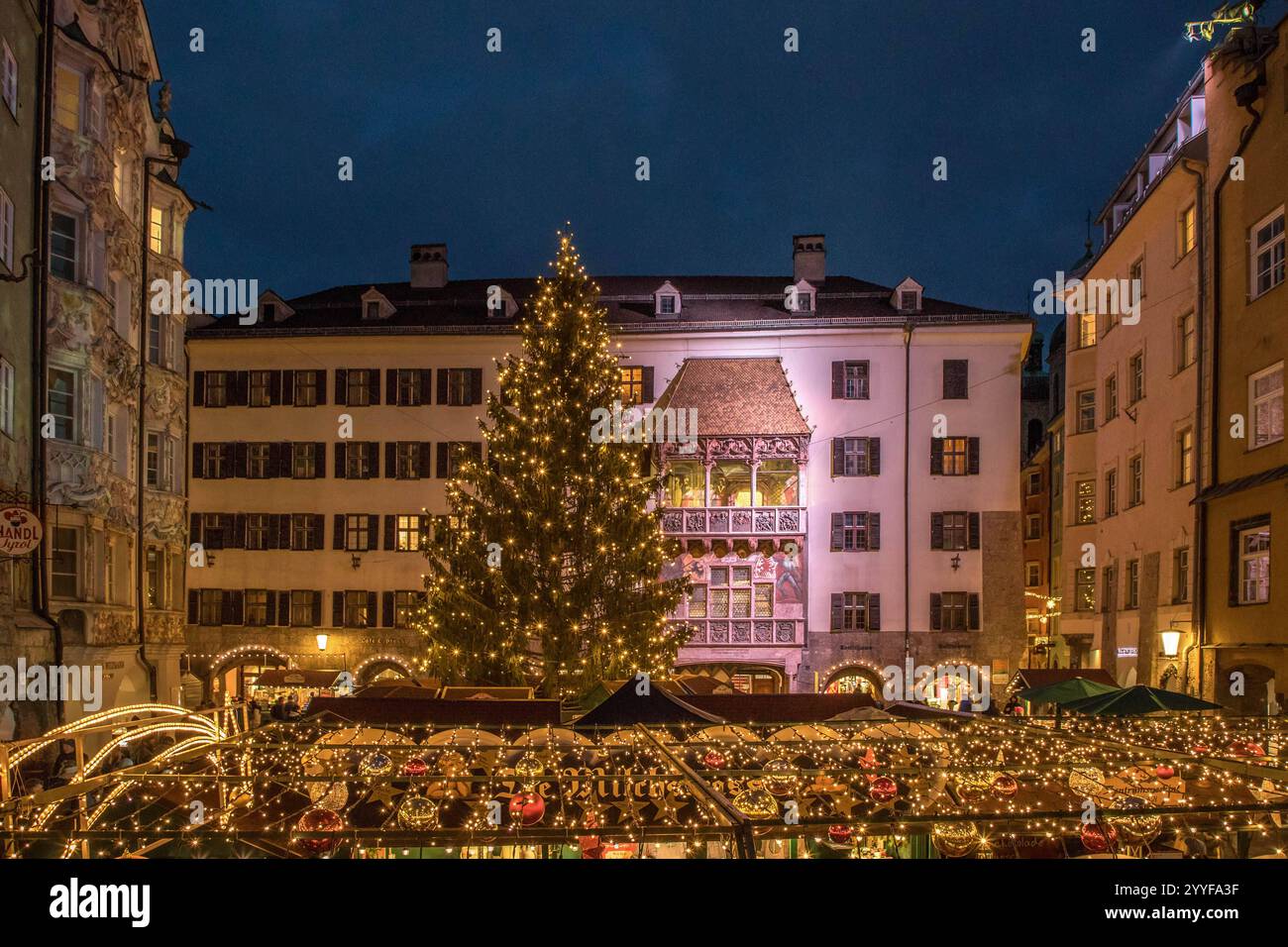 Innsbruck, Österreich 11. Dezember 2024: Im Bild: Der Weihnachtsmarkt ...