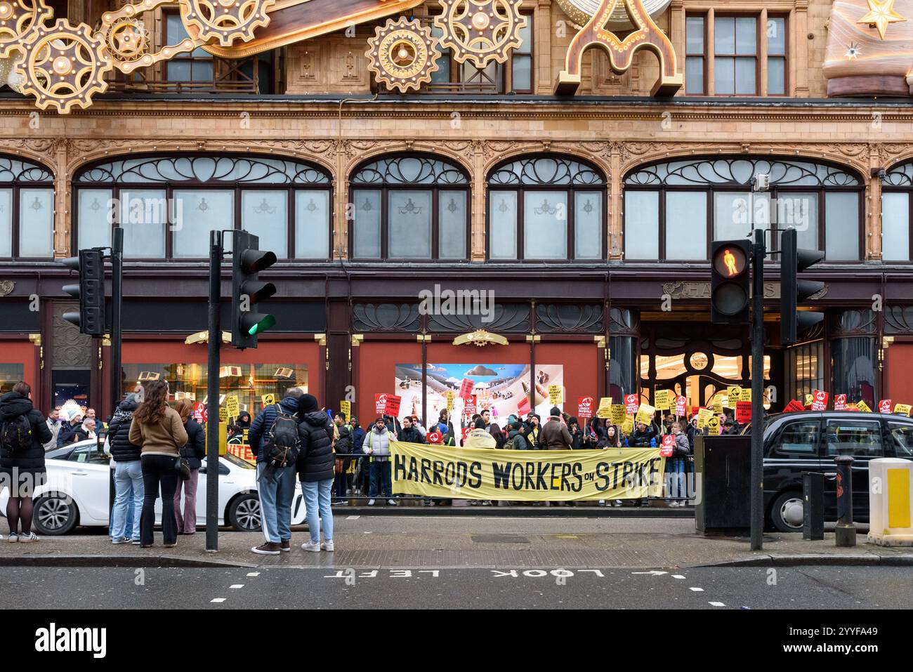 Harrods workers hi-res stock photography and images - Alamy