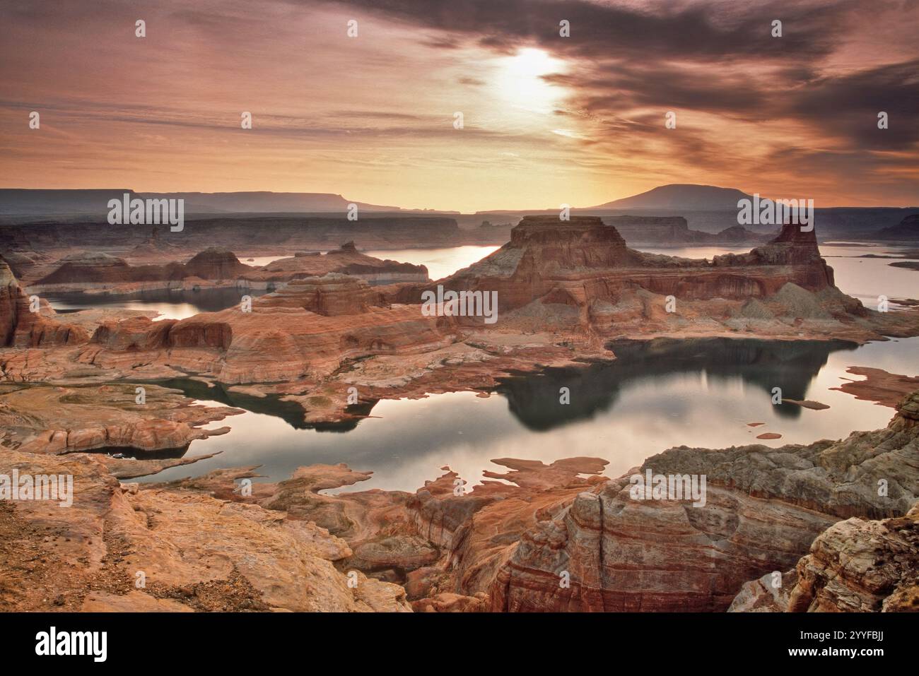 Gunsight Butte over Gunsight Bay on Lake Powell, view from Alstrom ...