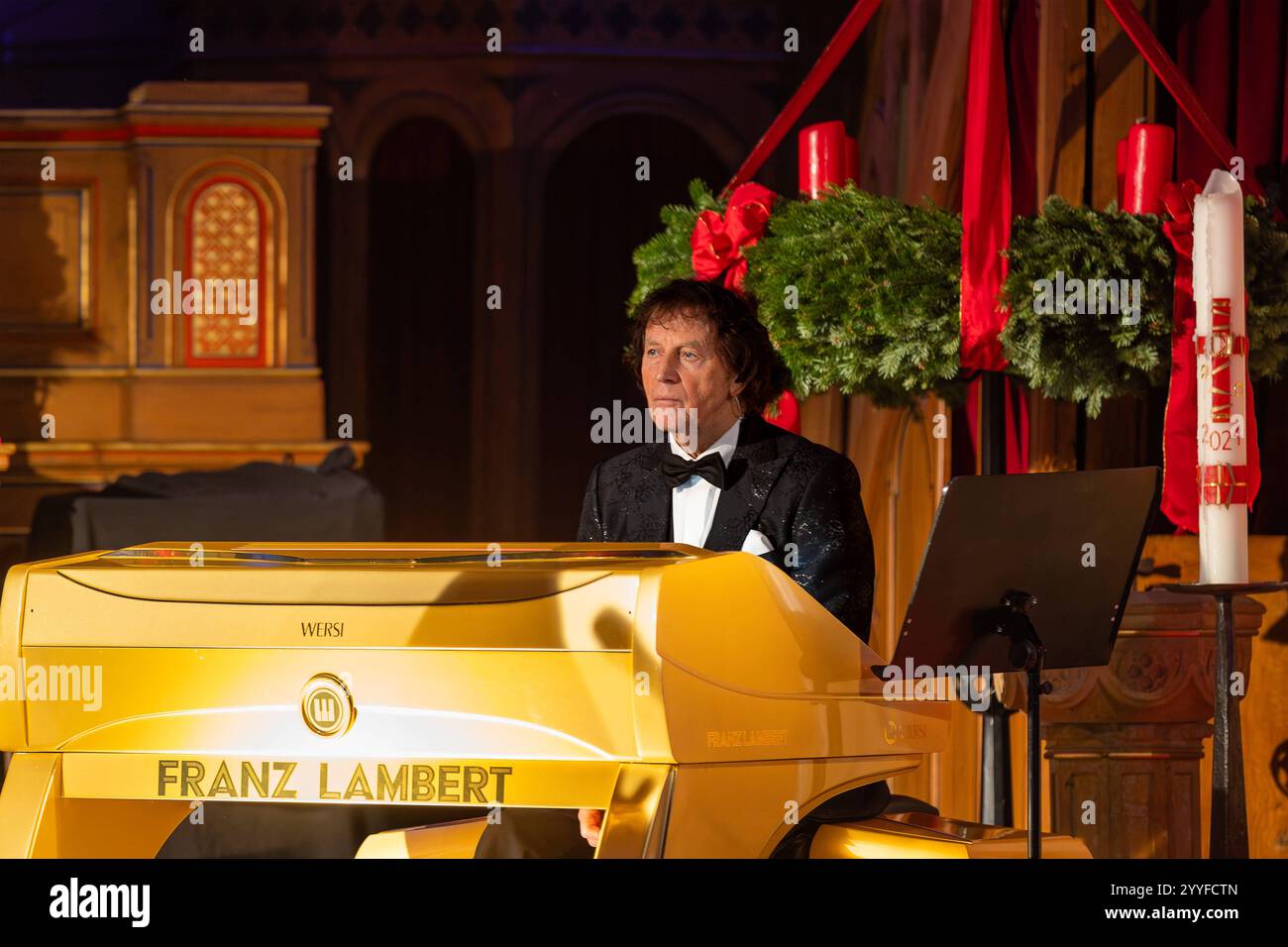 Melle-Buer, Deutschland 19. Dezember 2024: Im Bild: Organist Franz ...