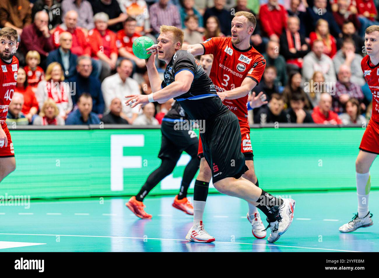v.l. Patrick Gempp (TV Grosswallstadt, #07), Fabian Huesmann (ASV Hamm ...