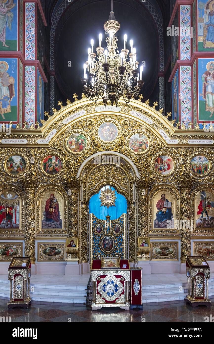Iconostasis church gold decoration hi-res stock photography and images ...