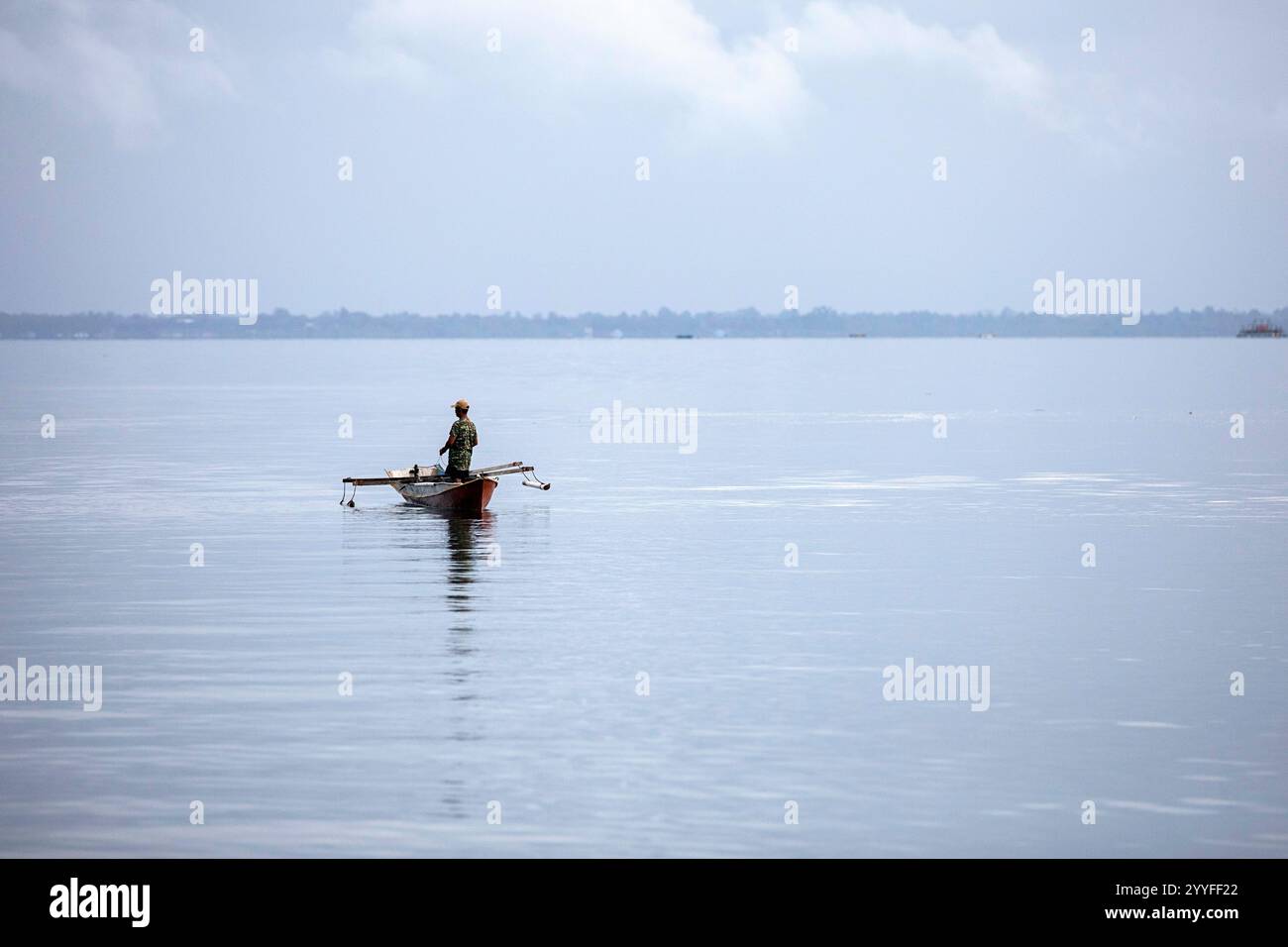 Fishermen from Bajau laut indigenous group fishing in traditional ...