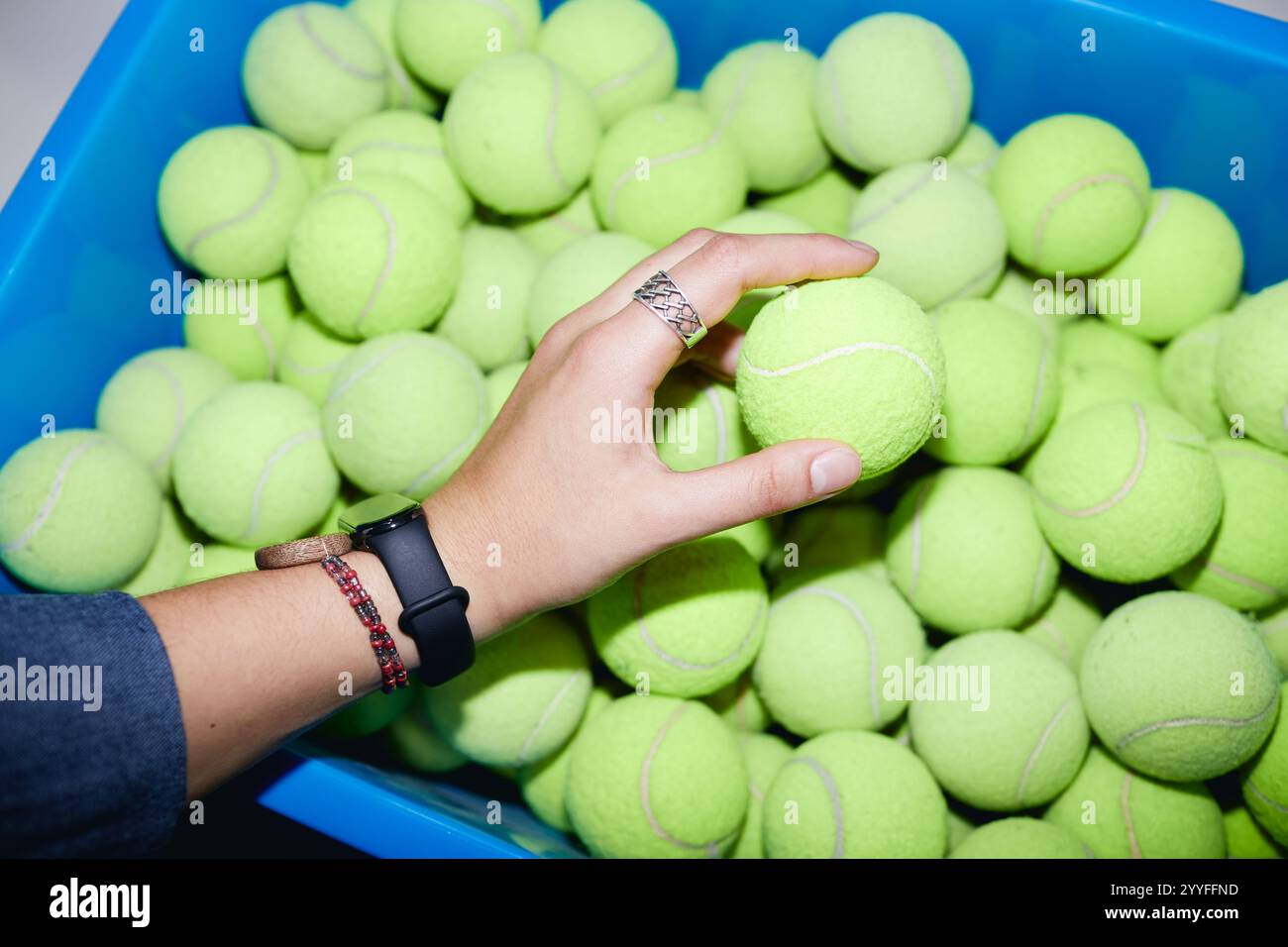 Ball girl holding tennis balls hi-res stock photography and images - Alamy