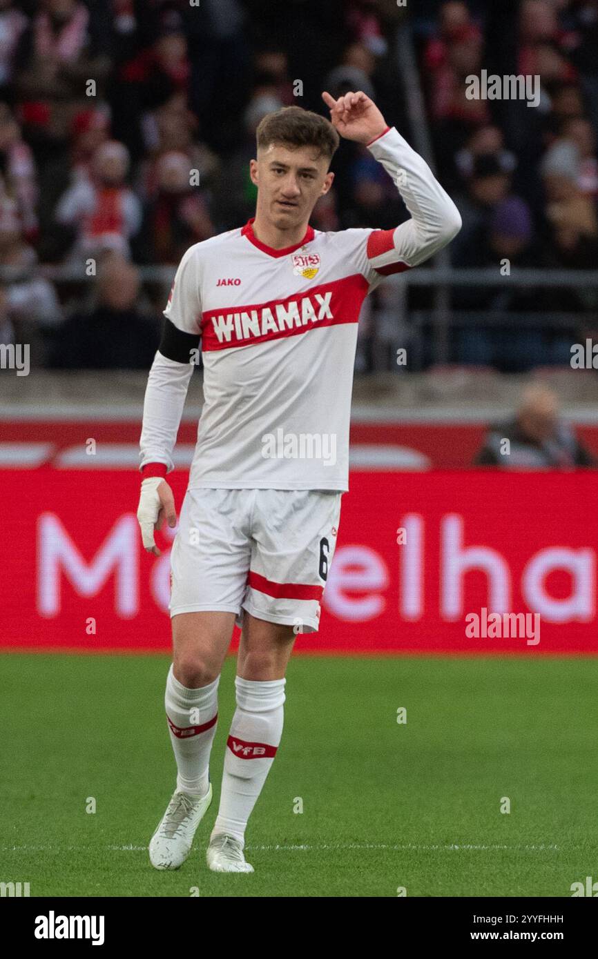 Angelo Stiller (VfB Stuttgart, #06), erhebt den Finger GER, VfB ...