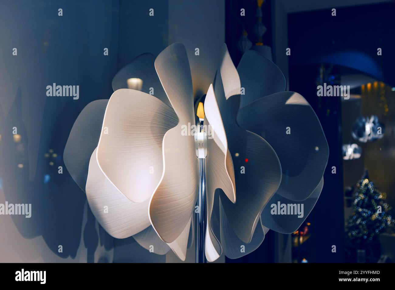 Central source of illumination hi-res stock photography and images - Alamy