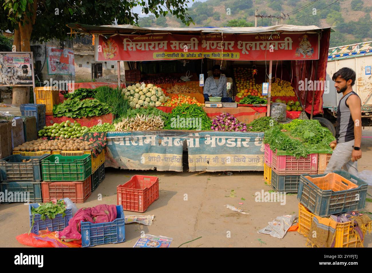 India phone payment hi-res stock photography and images - Alamy
