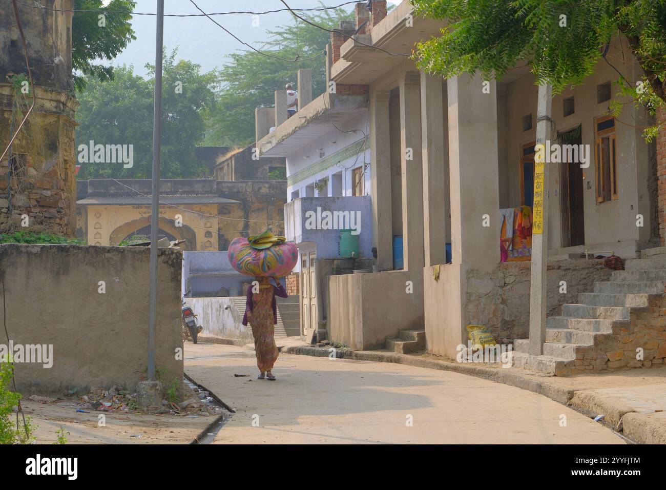 India street market phone hi-res stock photography and images - Alamy