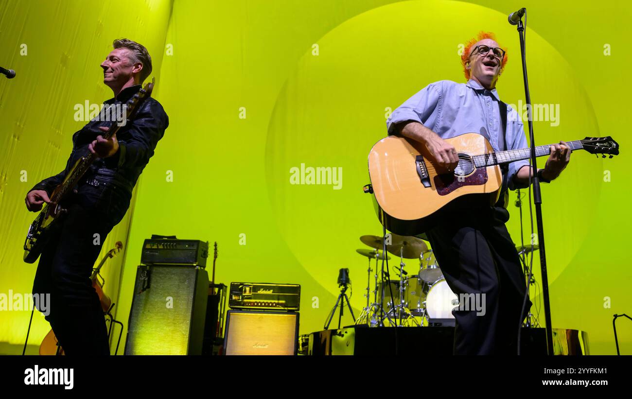 Glasgow, Scotland, UK. 21st Dec 2024. Glasgow, UK. 21st Dec, 2024. (L-R) Dougie Payne and Fran ...