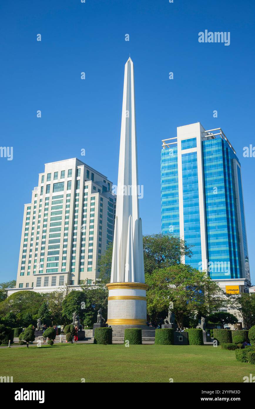 YANGON, MYANMAR - DECEMBER 18, 2016: Independence Monument in Maha ...