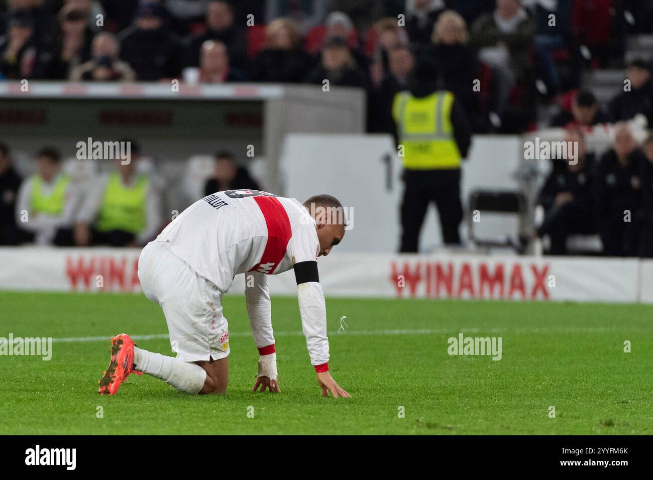 Enzo Millot (VfB Stuttgart, #08) Frust, entaeuschung am boden. GER, VfB ...